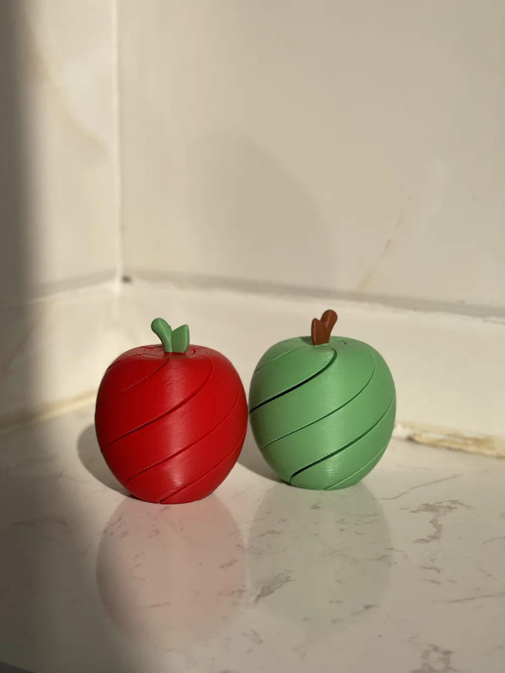 Spinning Fidget Fruit – Apple - Free 3D Print Model - MakerWorld