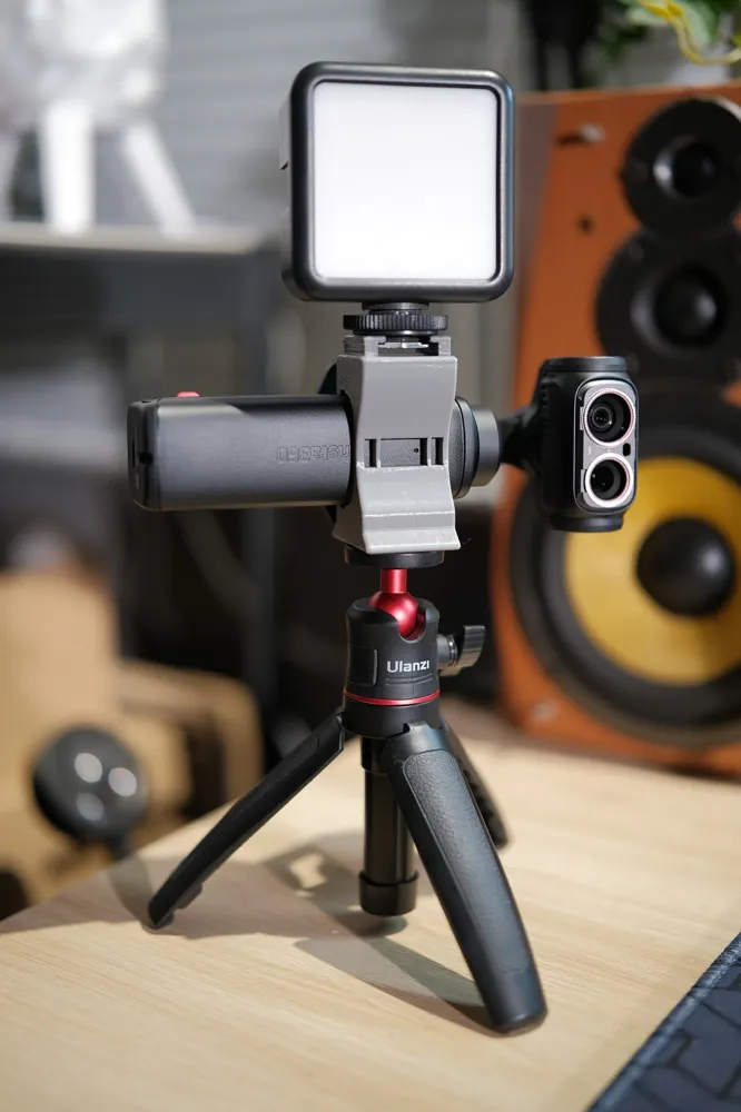 Insta360 Luna Ultra Vertical Grip - Free 3D Print Model - MakerWorld