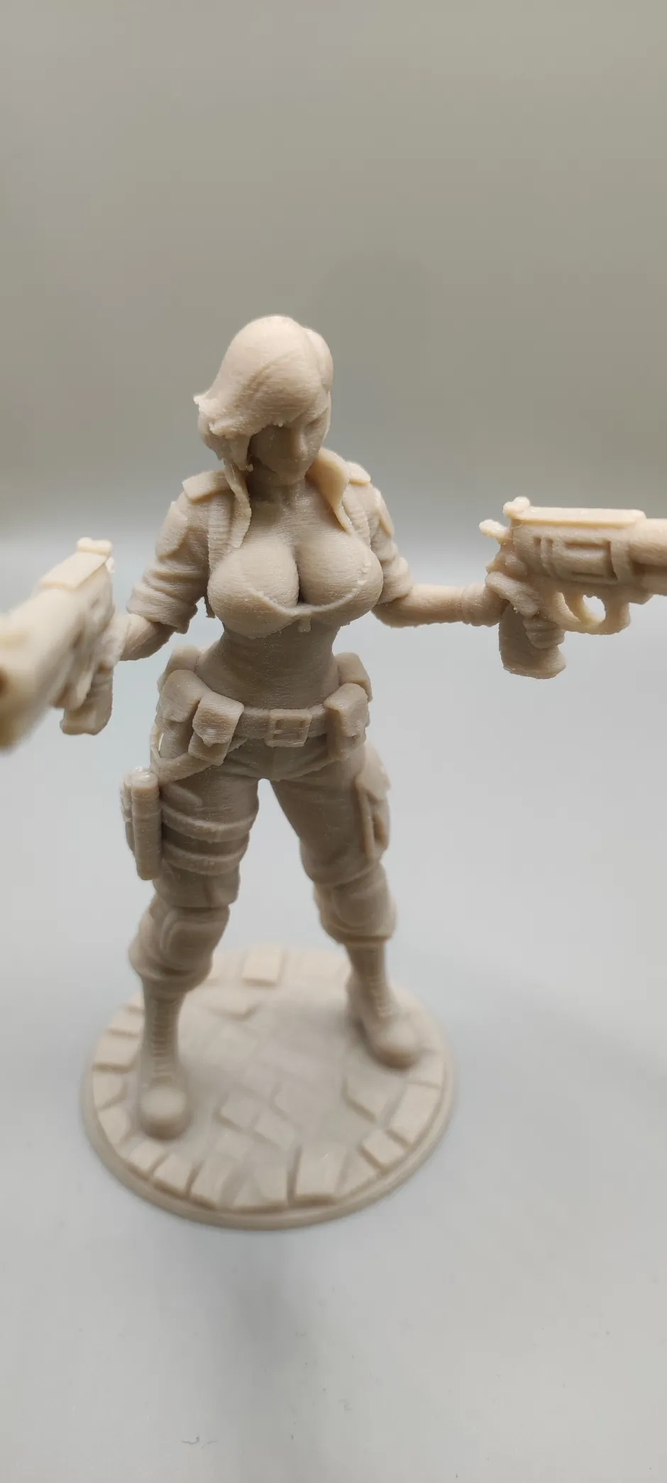 Figura de chica estilo militar por Atomic MakerWorld: Descarga Modelos 3D Gratuitos