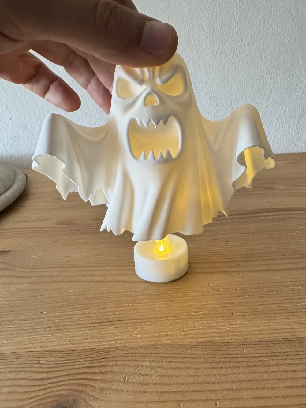 Ghost Tealight by Tom MakerWorld: Download Free 3D Models