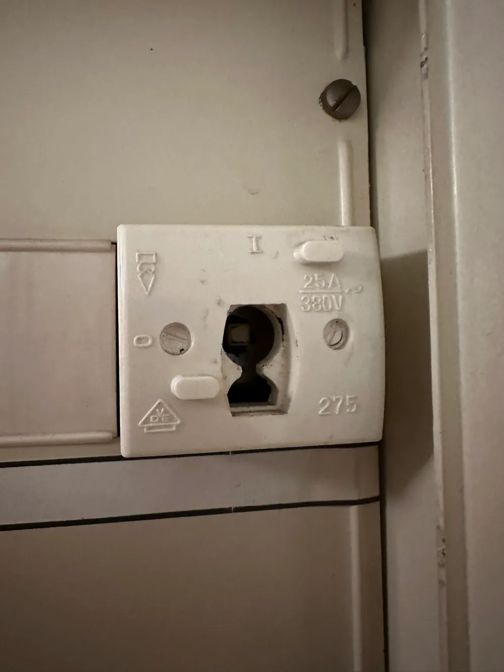 Fuse box key old system by Syrix - MakerWorld