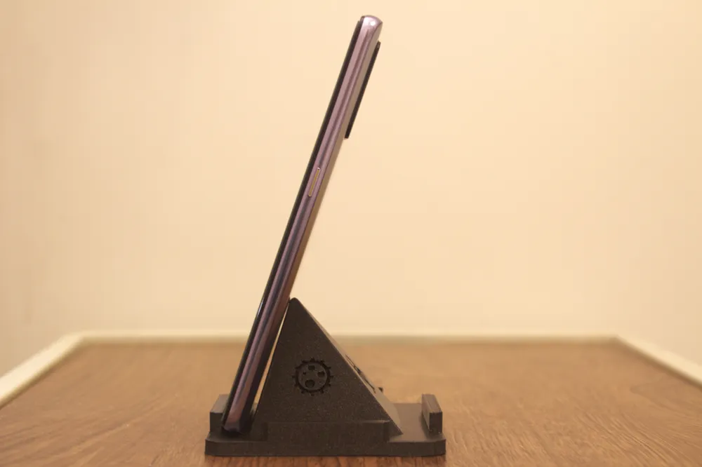 Pyramid Phone Stand - Resident Evil Edition by CaiCai - MakerWorld