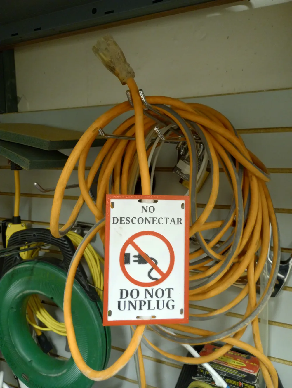 Do Not Unplug Sign by PuzzledKiwi - MakerWorld