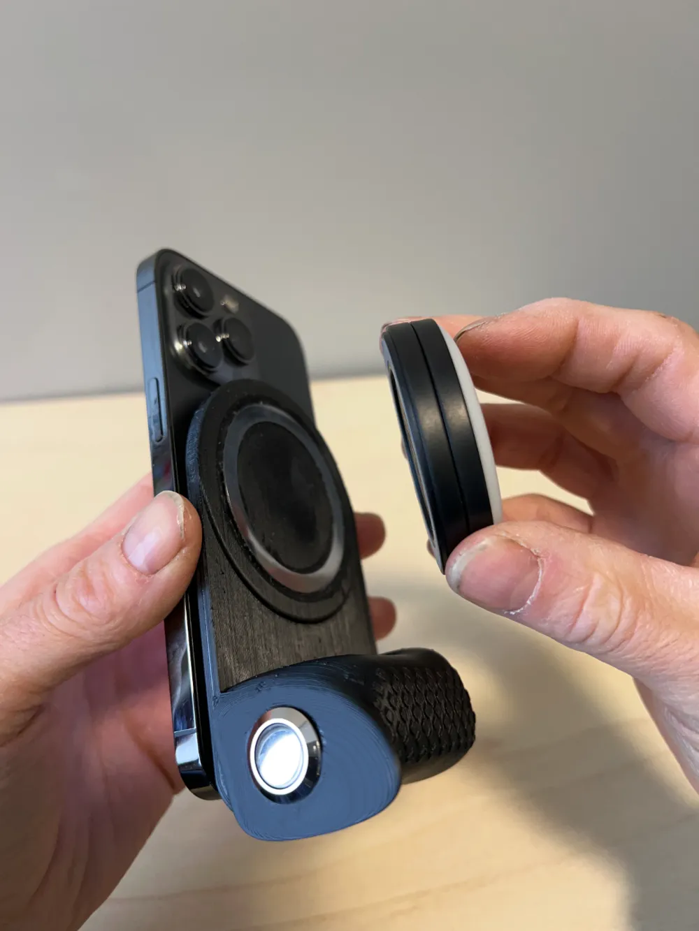 IGrip Camera IPhone magsafe - Free 3D Print Model - MakerWorld