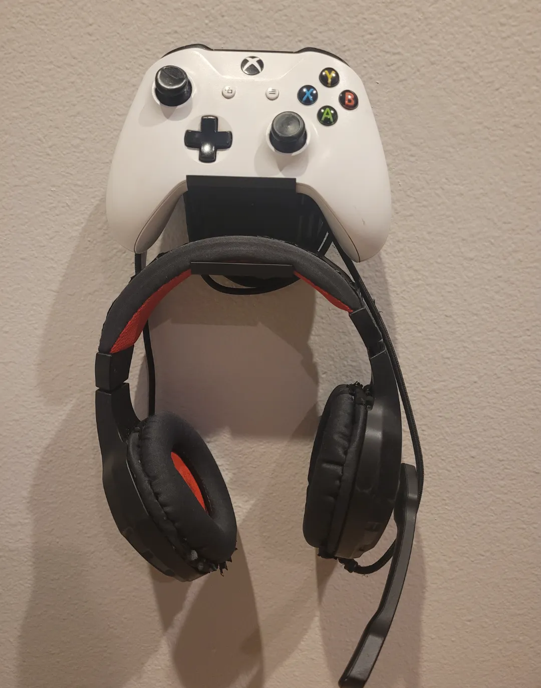 Simple Controller and Headset Wall Mount - Free 3D Print Model - MakerWorld