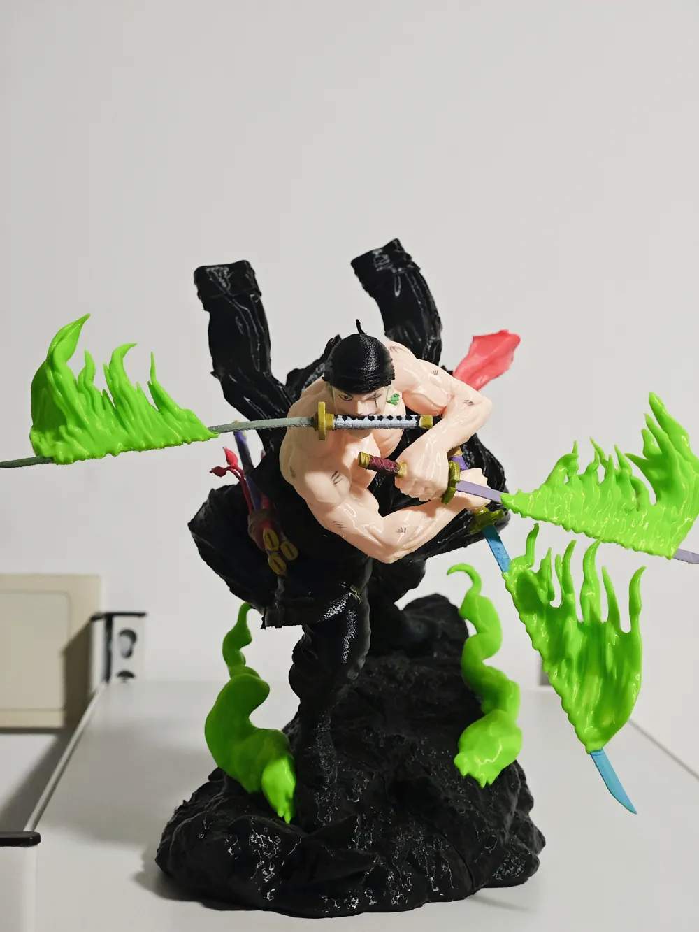 One Piece Roronoa Zoro Figure - Three-Sword Style Sharp Battle-Damaged ...