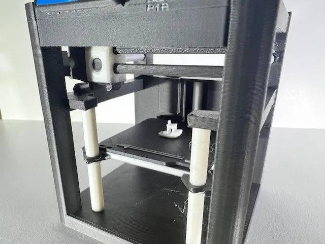 Benchy on plate for Bambu Lab P1P Movable model by LittleGuyMiniModels ...