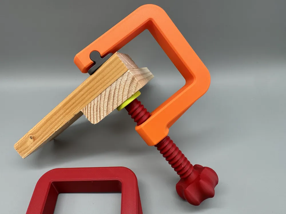 Parallel screw clamp with parallel compensation by practical3D ...