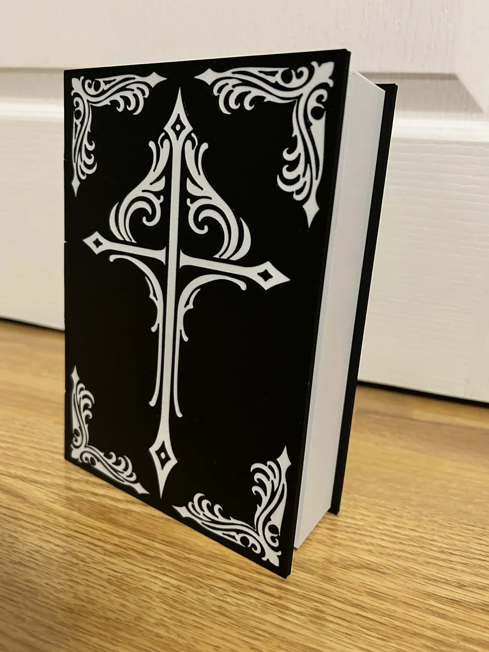 Portagioie a Forma di Libro Gotico con Cassetto Segreto - Modello di ...