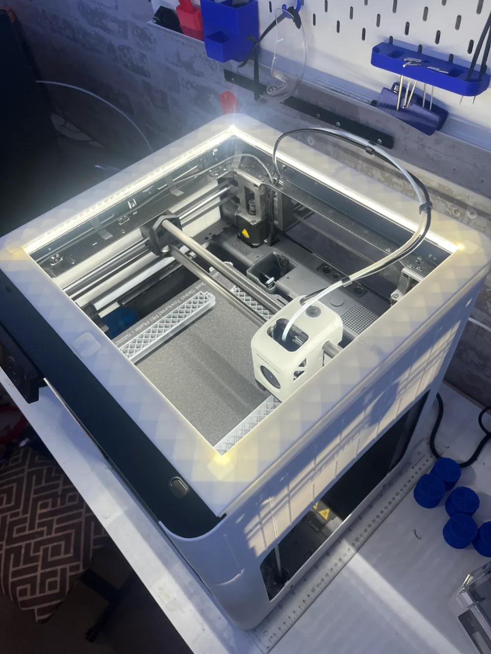 P1P,P1S,X1C LED raiser Xtouch hidden wire channel Remixed by Freakybo ...