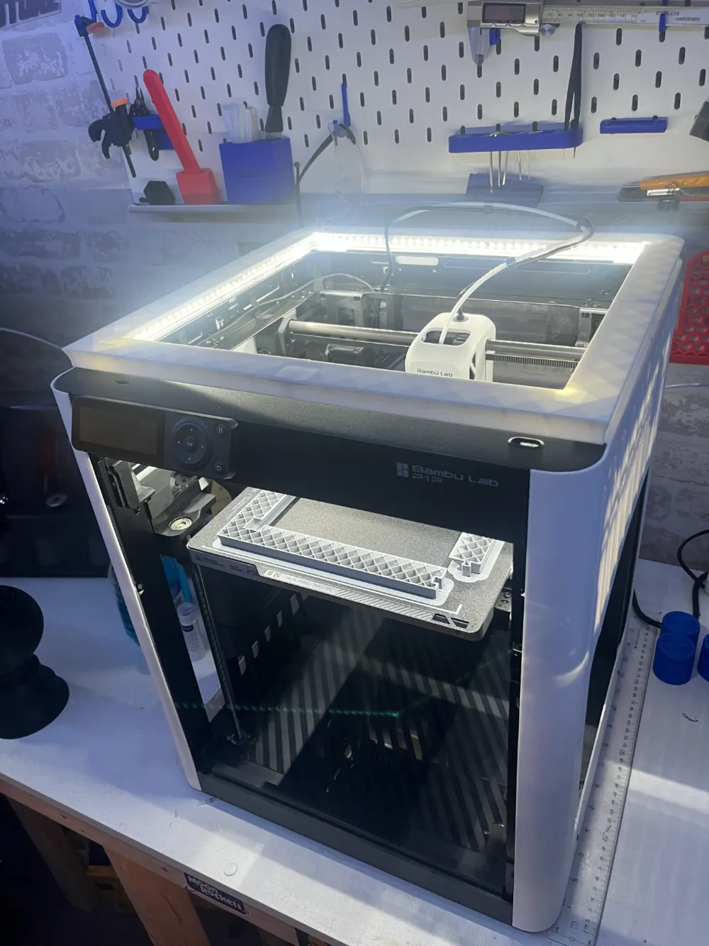 P1P,P1S,X1C LED raiser Xtouch hidden wire channel Remixed by Freakybo ...