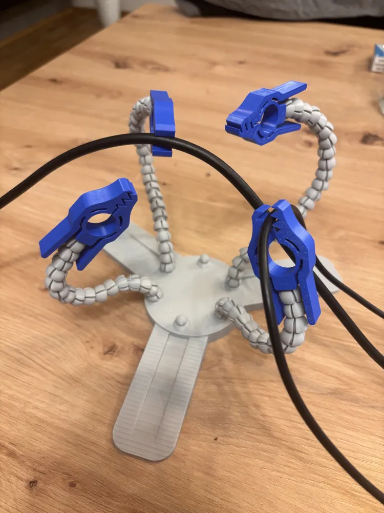 Soldering Aid V4 by Lukas MakerWorld: Download Free 3D Models