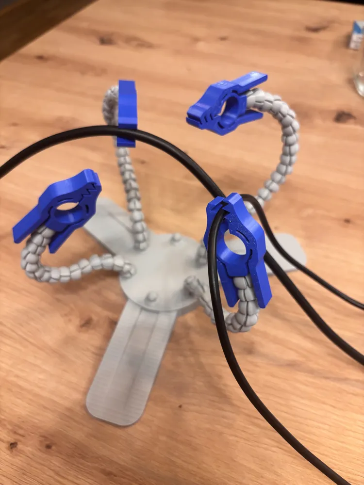 Soldering Aid V4 by Lukas MakerWorld: Download Free 3D Models