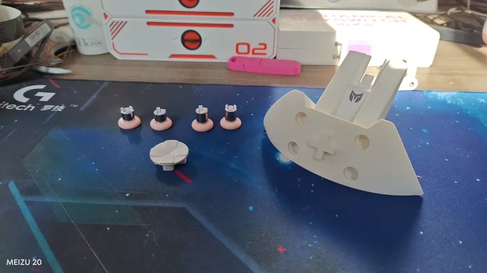 3D-printed dock for storing the Mojiang Rainbow 2SE gamepad by 八漠 ...