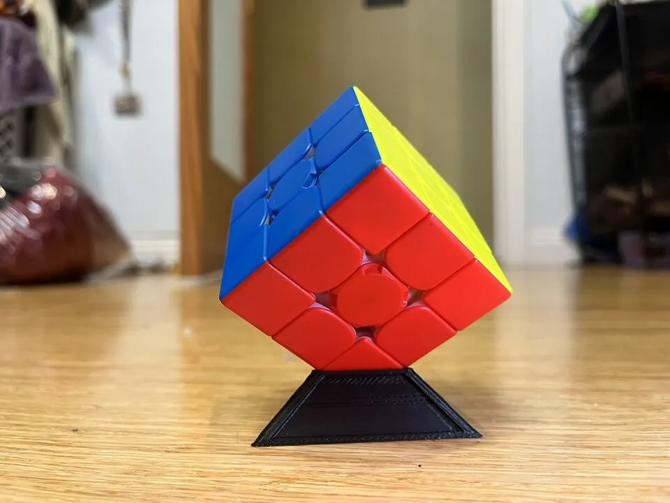 Minimalistic Rubik's Cube Stand by ramzizizz - MakerWorld