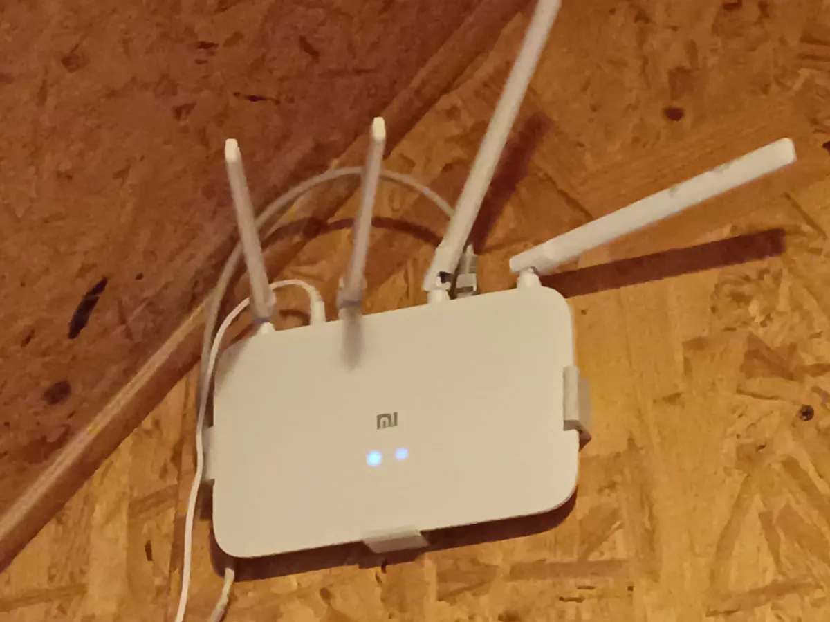 Xiaomi Mi Router 4A Gigabit Edition wall mount Remixed by MrJ ...