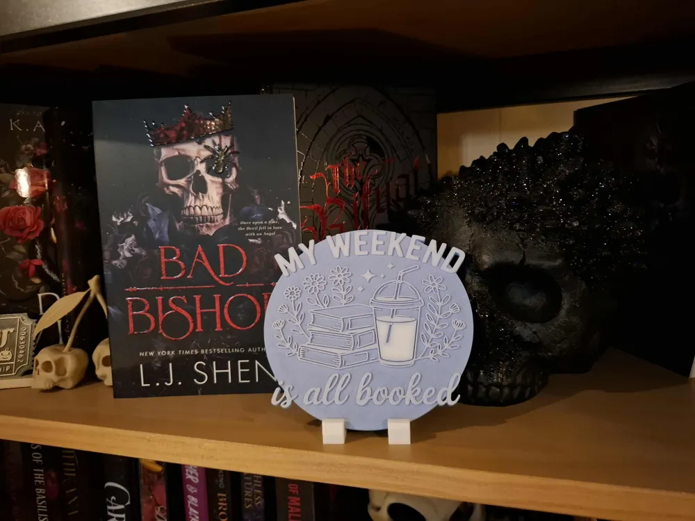 Bookshelf Sign Stand (Mult. Options) - Free 3D Print Model - MakerWorld