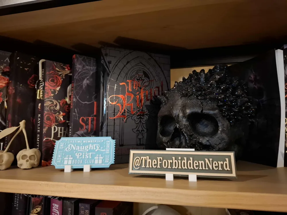 Bookshelf Sign Stand (Mult. Options) - Free 3D Print Model - MakerWorld