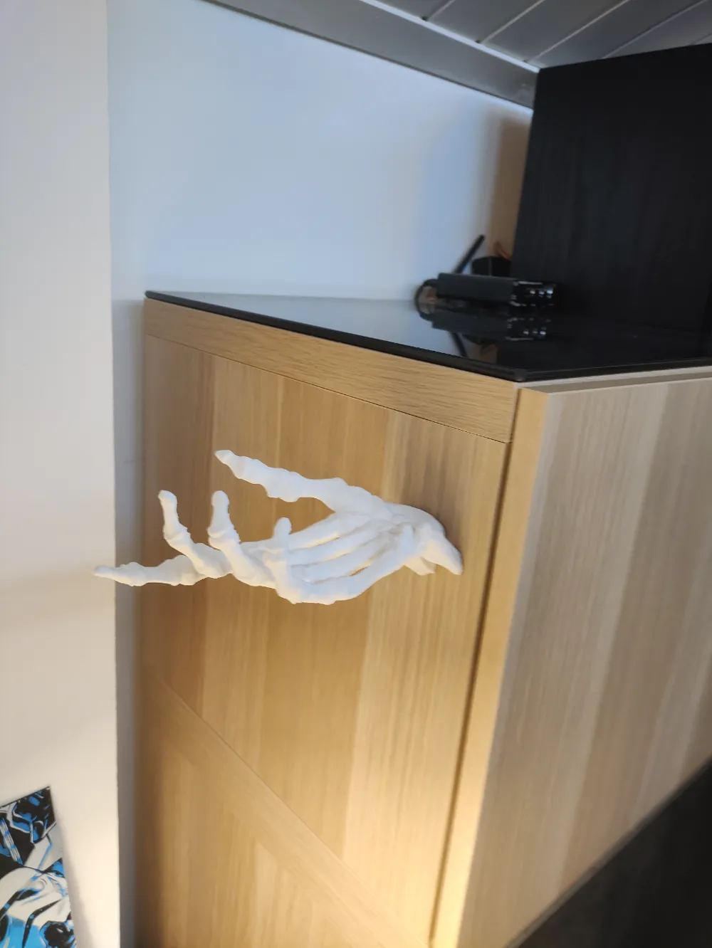 skeleton hand wall stand by TocToc3dPrint - MakerWorld