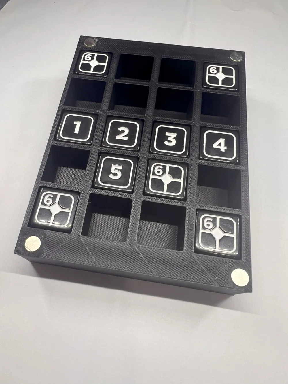 Weyland - Yutani Alien RPG 20d6 Magnetic Dice Box by The Ugly Dm ...