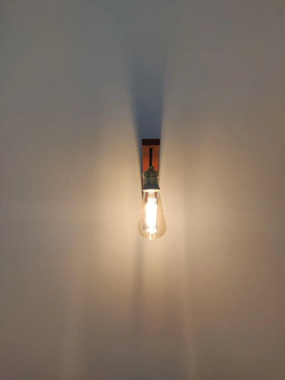 Edison Wall Lamp (vintage bulb) - Free 3D Print Model - MakerWorld