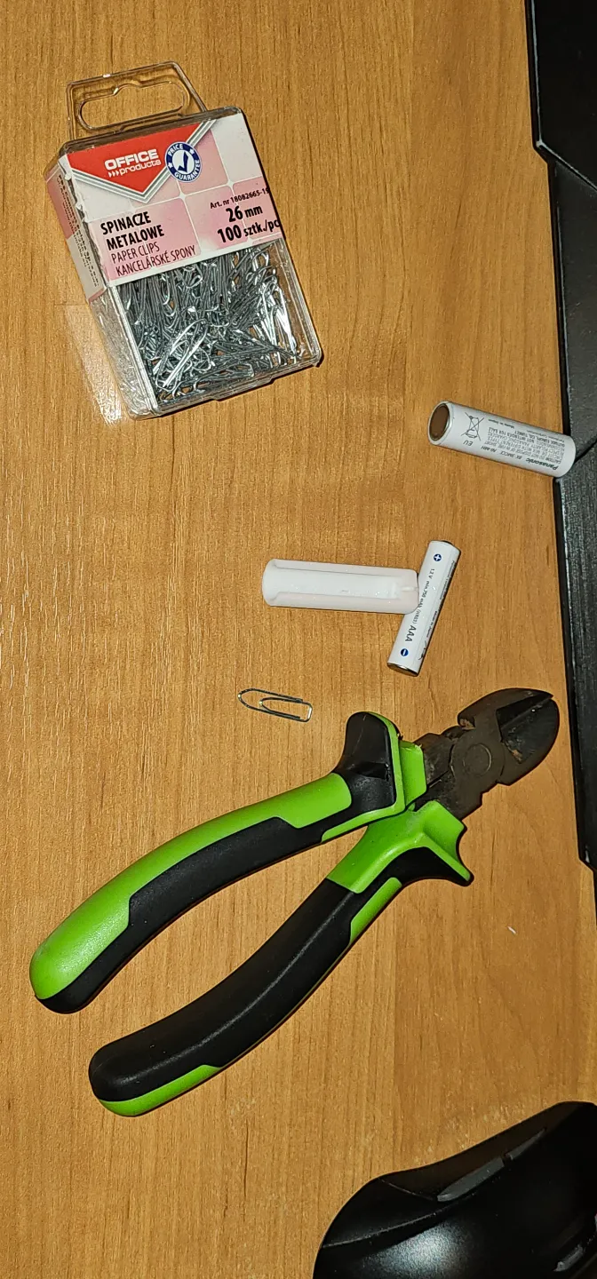 AAA to AA battery adapter by Emashi - MakerWorld