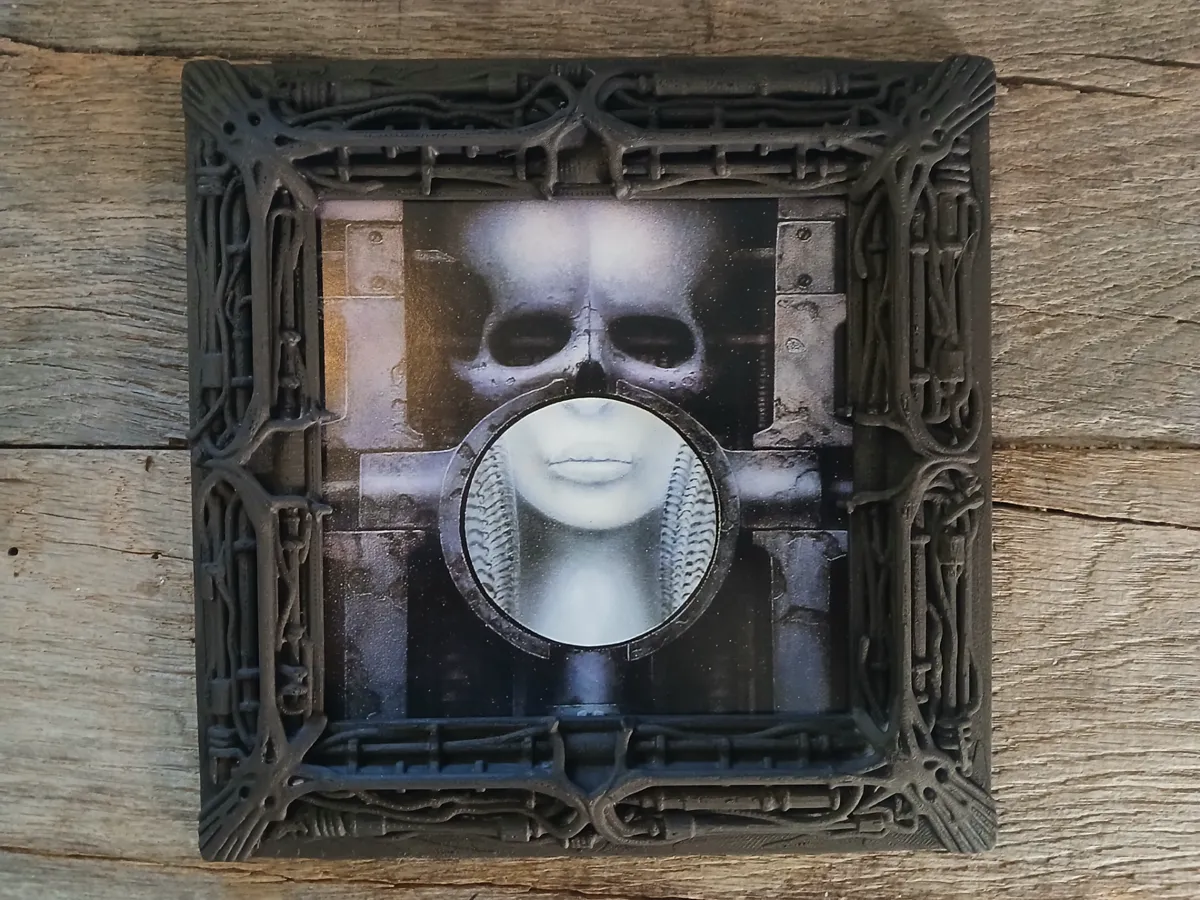 Frame HR Giger - Free 3D Print Model - MakerWorld