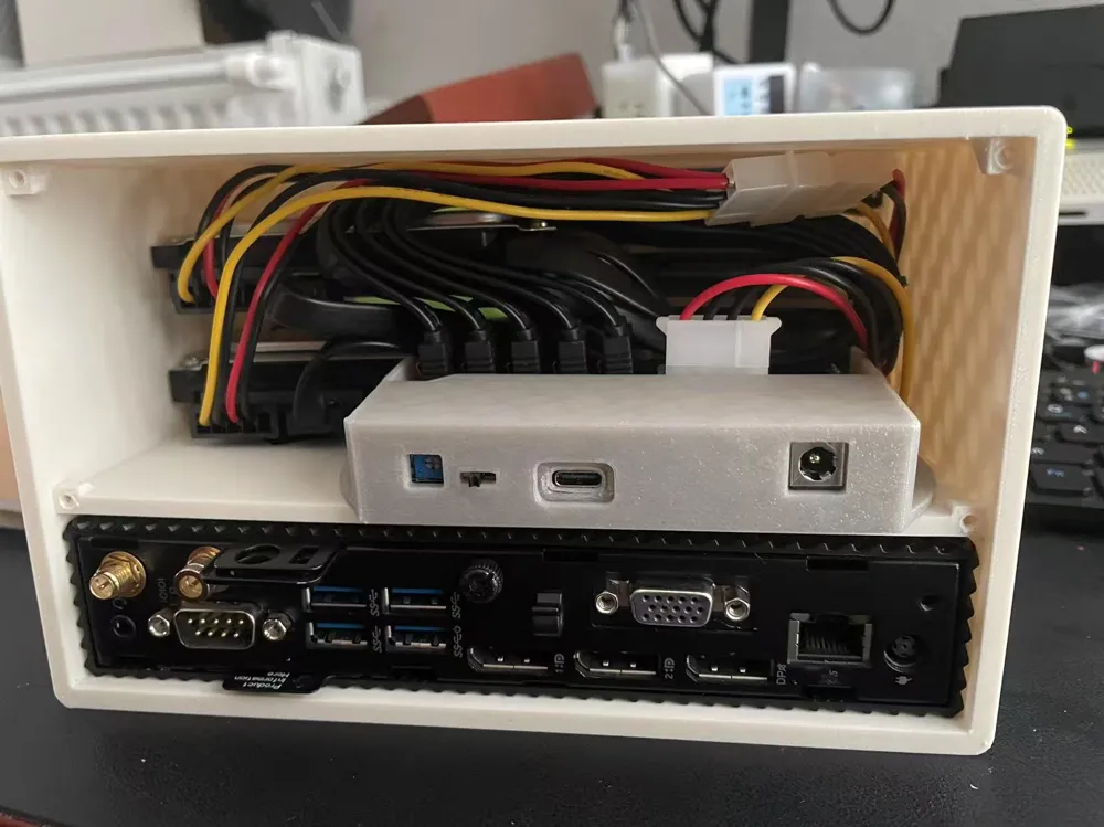 2+4-bay compact NAS enclosure, compatible with small form factor PCs ...