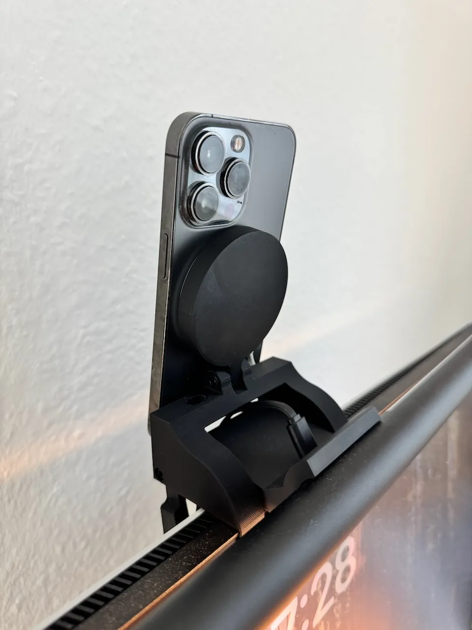 Soporte para iPhone con MagSafe para monitor por Strauss_Leiter99 ...