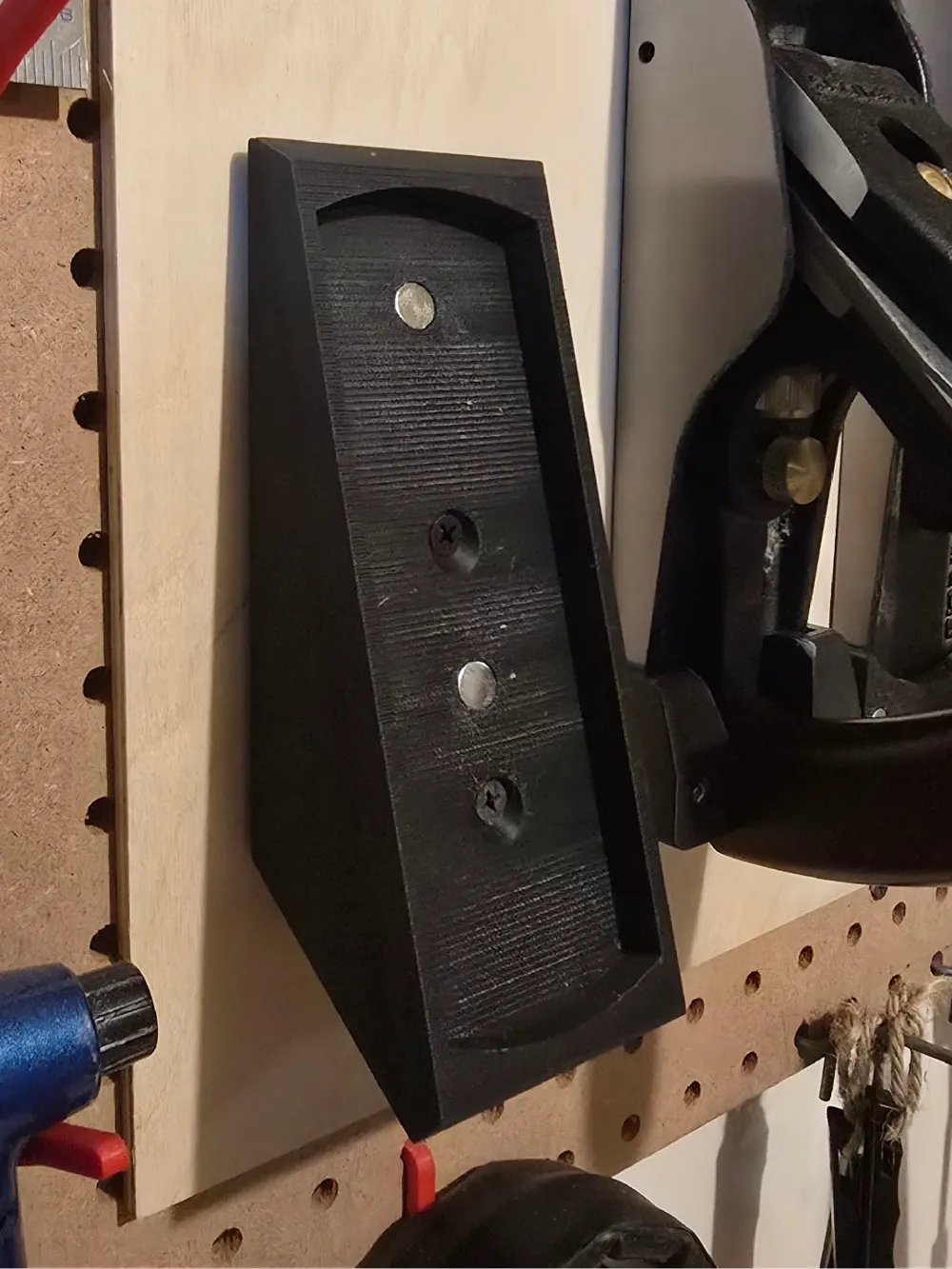 Wall mounted block plane holder by MBCrafting - MakerWorld