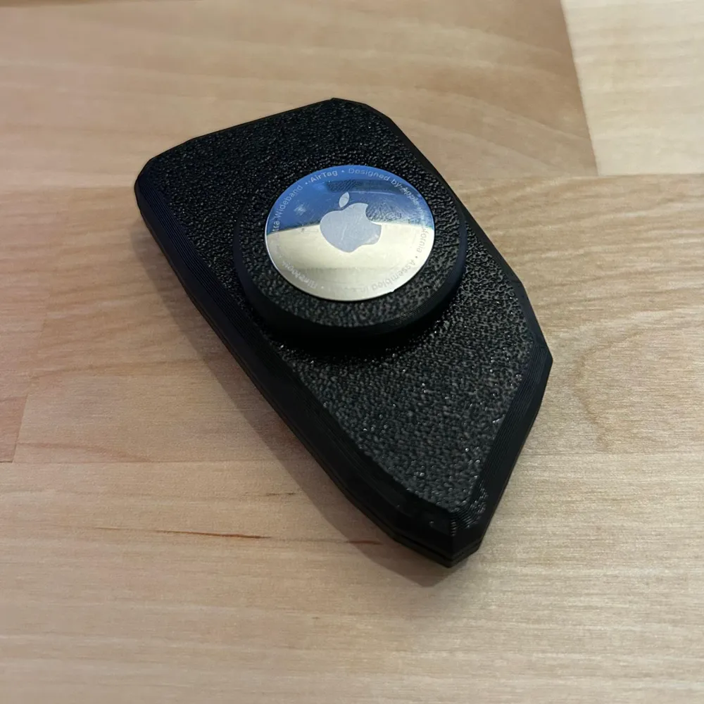 Airtag case for BMW smart key by ernieMakerWorld: Download Free 3D Models