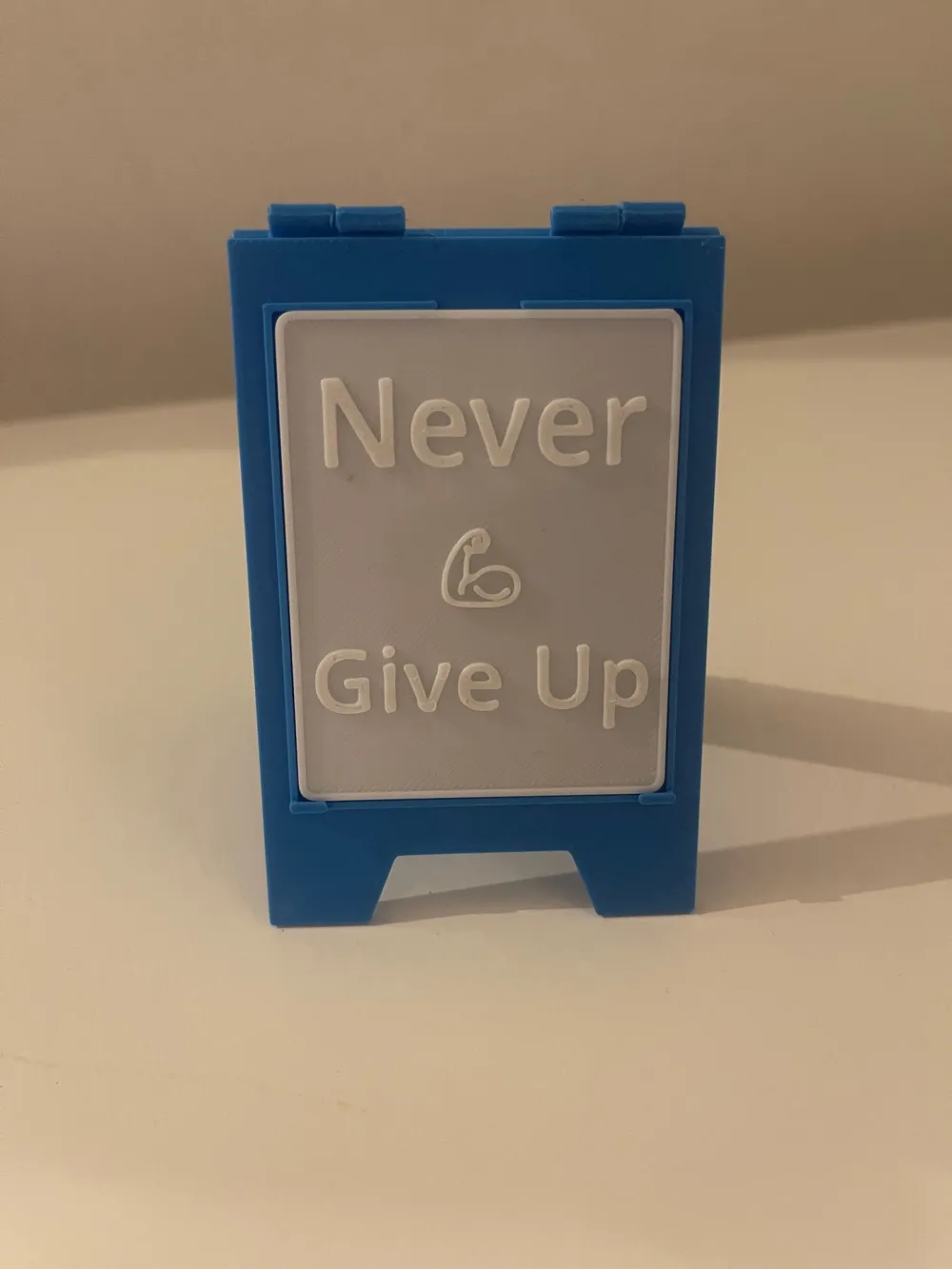 Customizable Motivational Desk Sign–Never Give Up - Free 3D Print Model ...