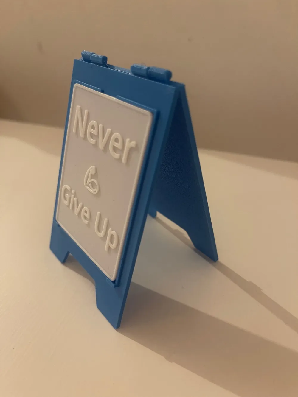 Customizable Motivational Desk Sign–Never Give Up - Free 3D Print Model ...