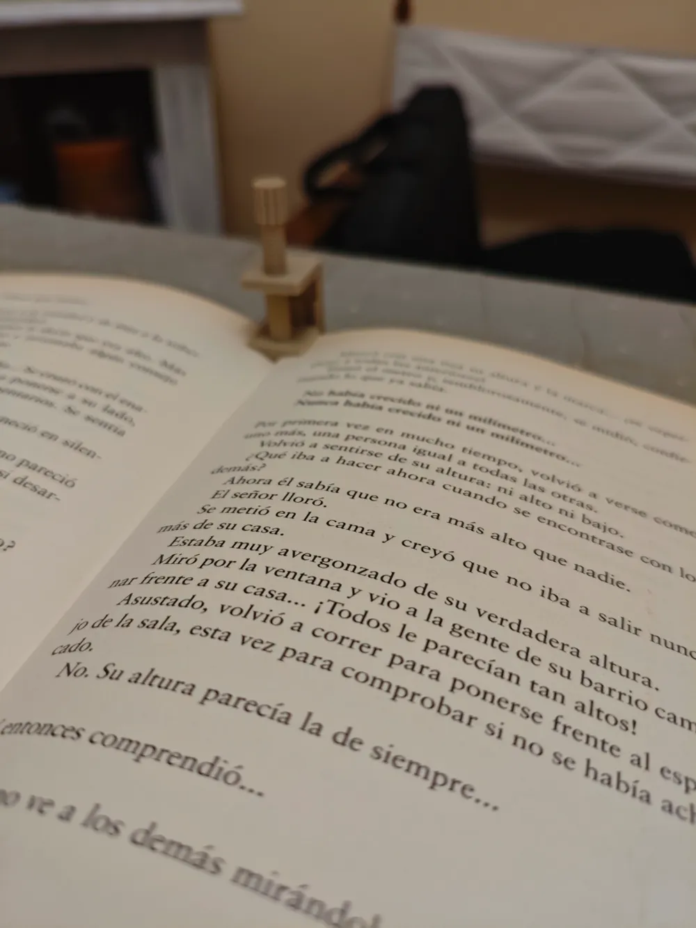 Hands-Free Book Clamp with Screw by keydream3D - MakerWorld