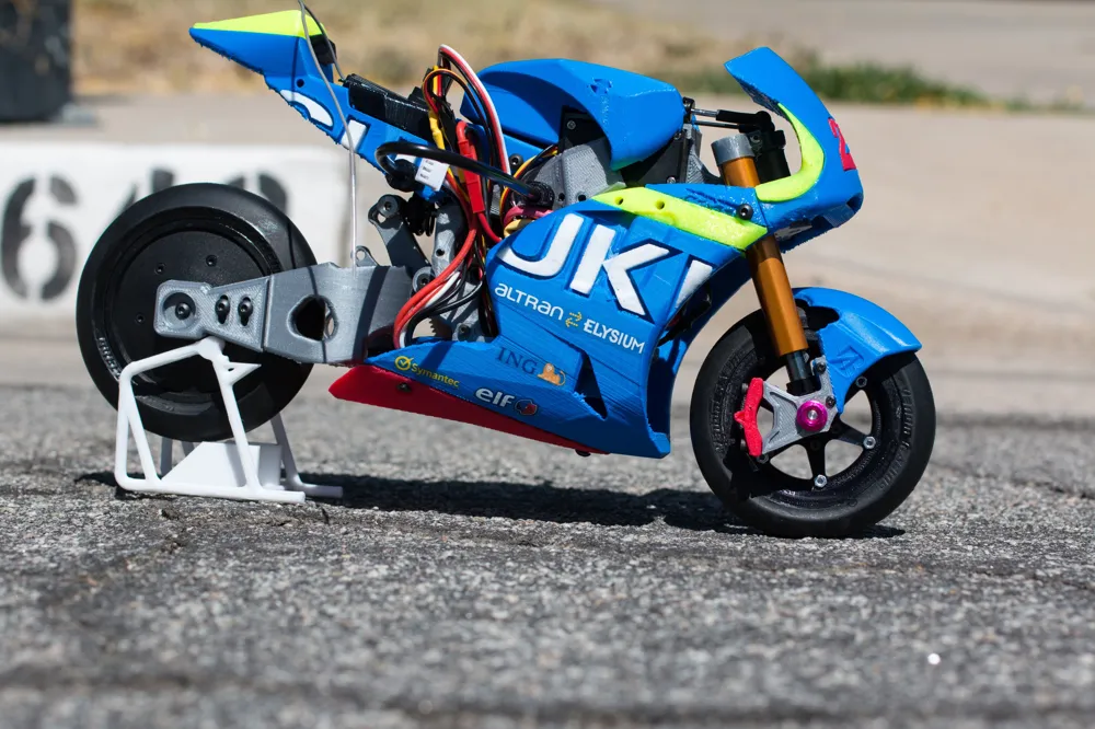 2016 Suzuki GSX-RR 1:8 Corrida RC MotoGP Versão 2 por rvf-boy ...