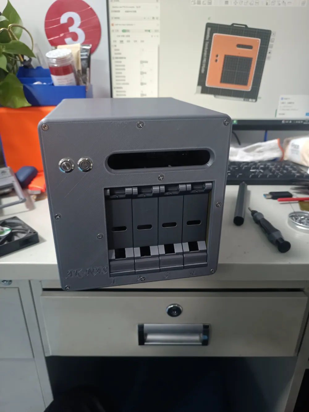 Hard drive cage by 胡巴DIYMakerWorld: Download Free 3D Models