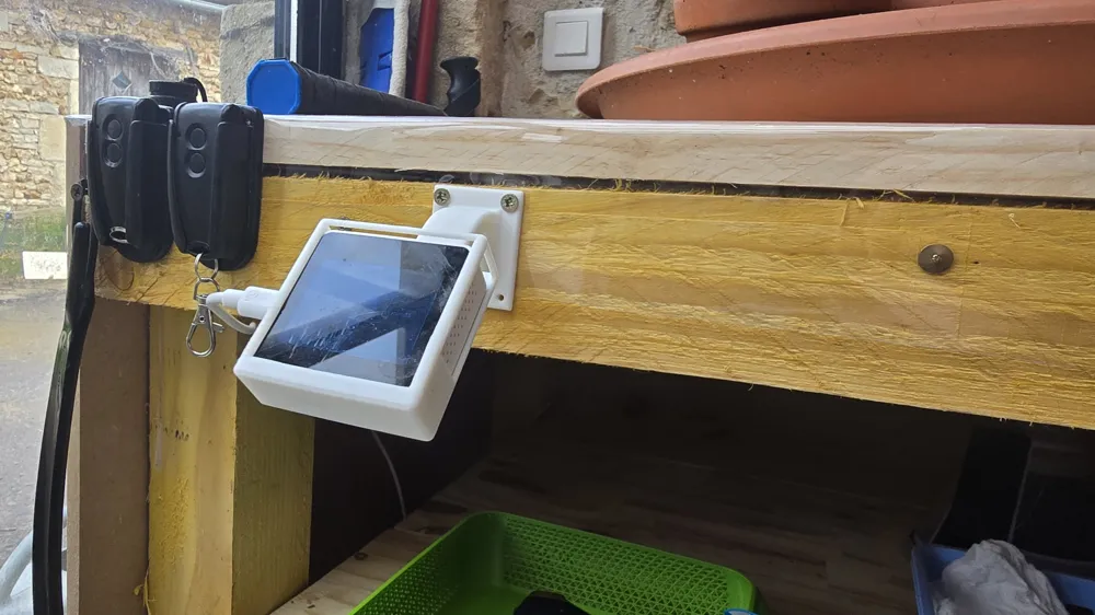 M5 Core 2 壁挂支架 - 免费 3D 打印模型 - MakerWorld