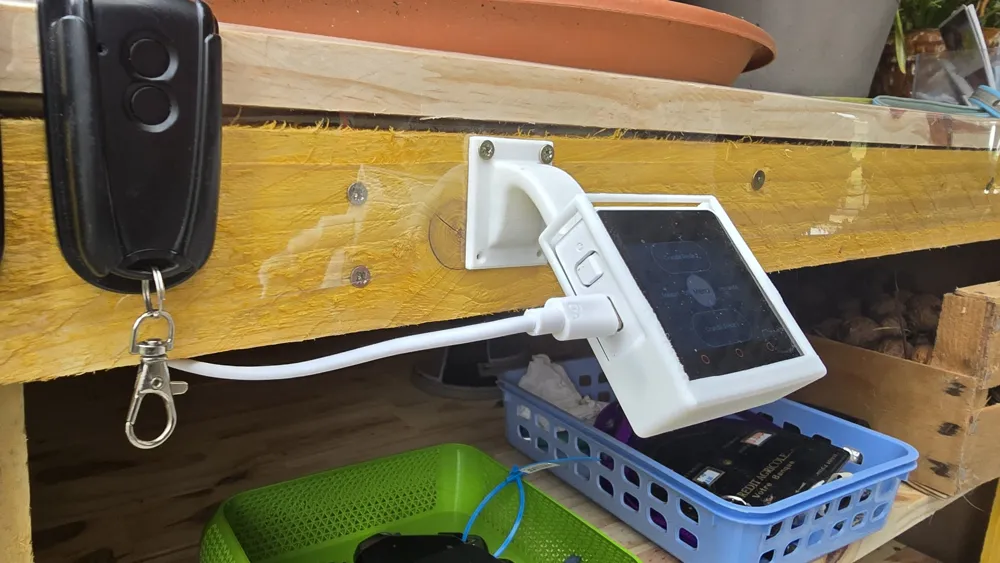 M5 Core 2 壁挂支架 - 免费 3D 打印模型 - MakerWorld