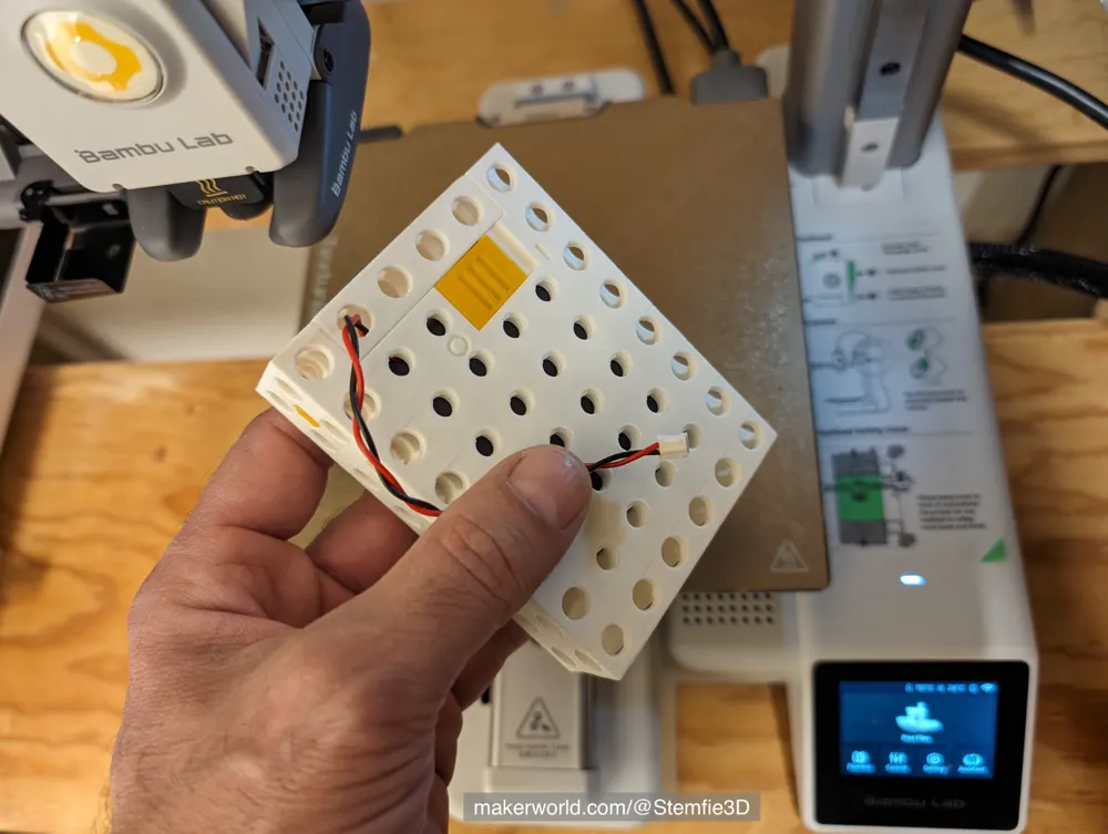 STEMFIE - Battery Pack BOX HLD AAAx4 6V SWT by Stemfie3D - MakerWorld