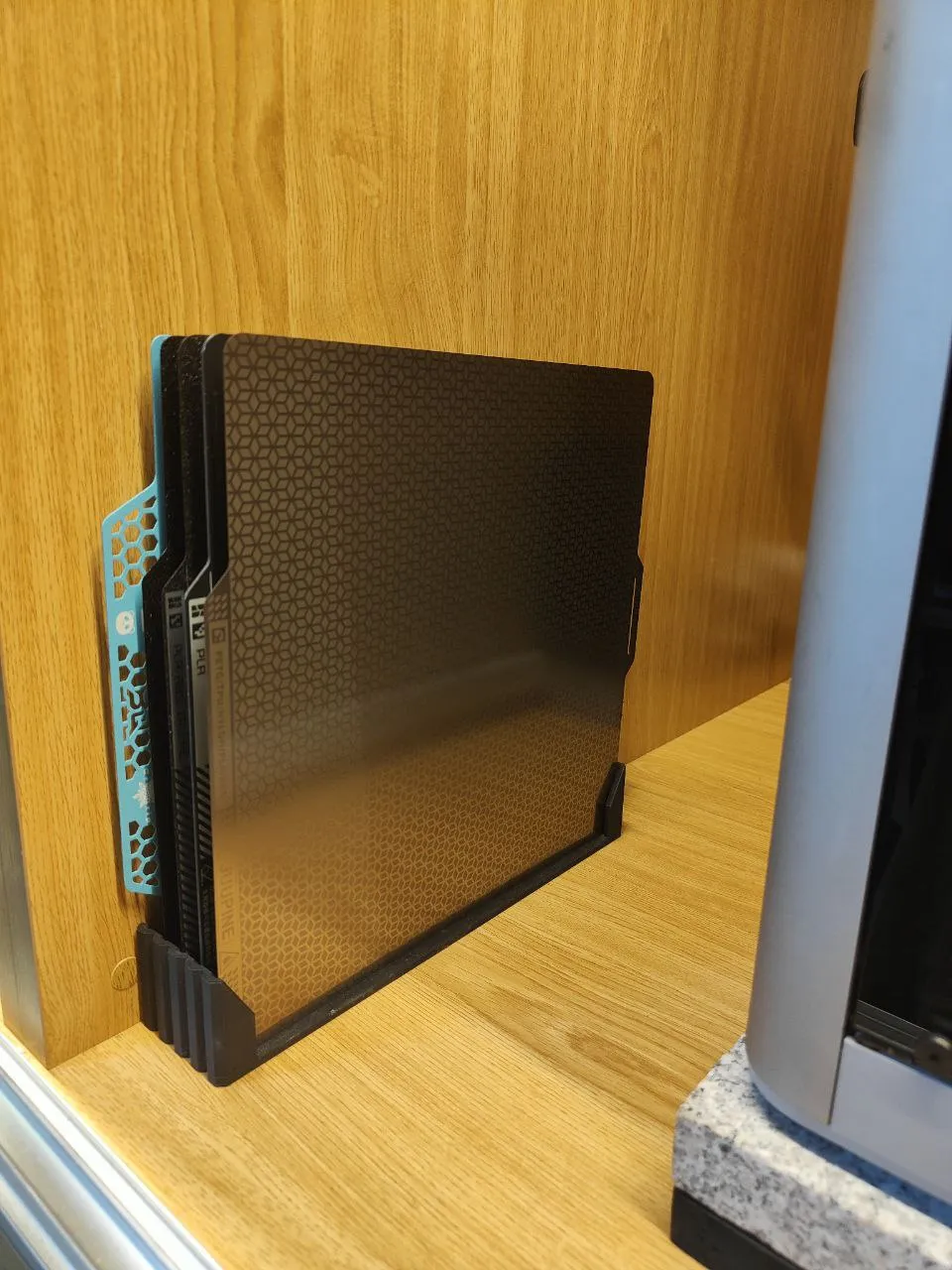 Bambu Lab plate holder - Free 3D Print Model - MakerWorld