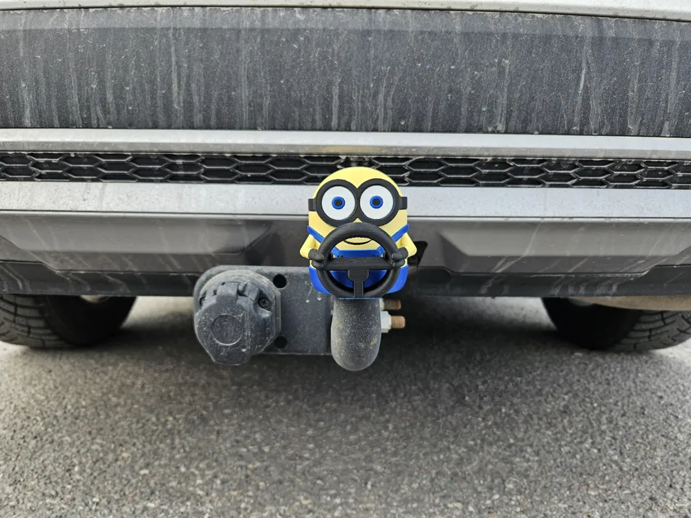 Minion-liknande dragkroksskydd av The Ingenious Tinkerer MakerWorld ...