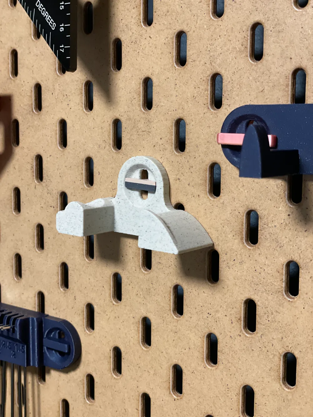 IKEA Skadis Hammer Holder - T Clips by ZEE SOLO - MakerWorld