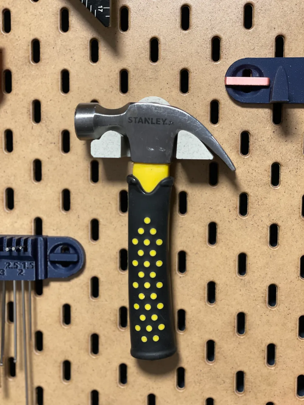 IKEA Skadis Hammer Holder - T Clips by ZEE SOLO - MakerWorld