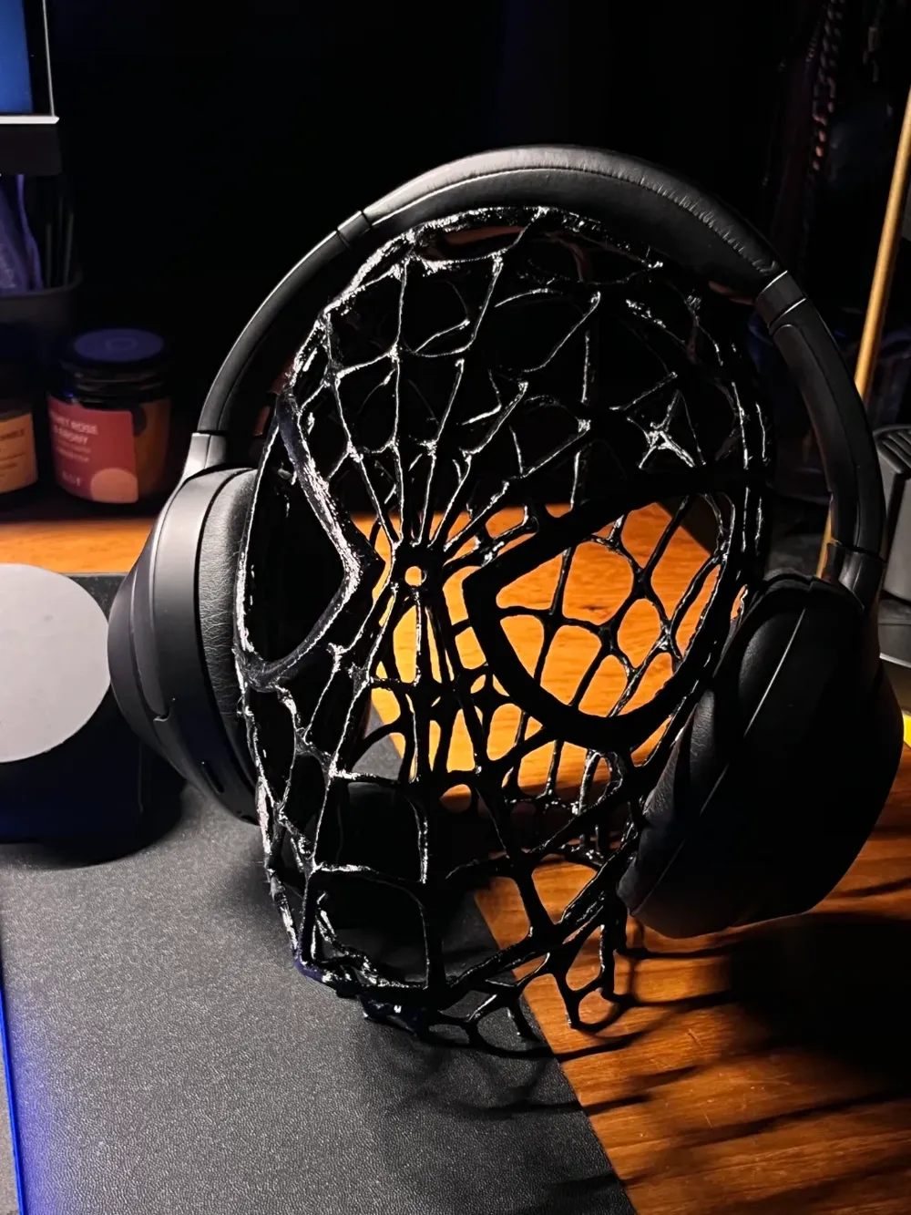 Headphone stand, glasses stand) Spiderman Venom style head cutout - Free 3D Print Model - MakerWorld