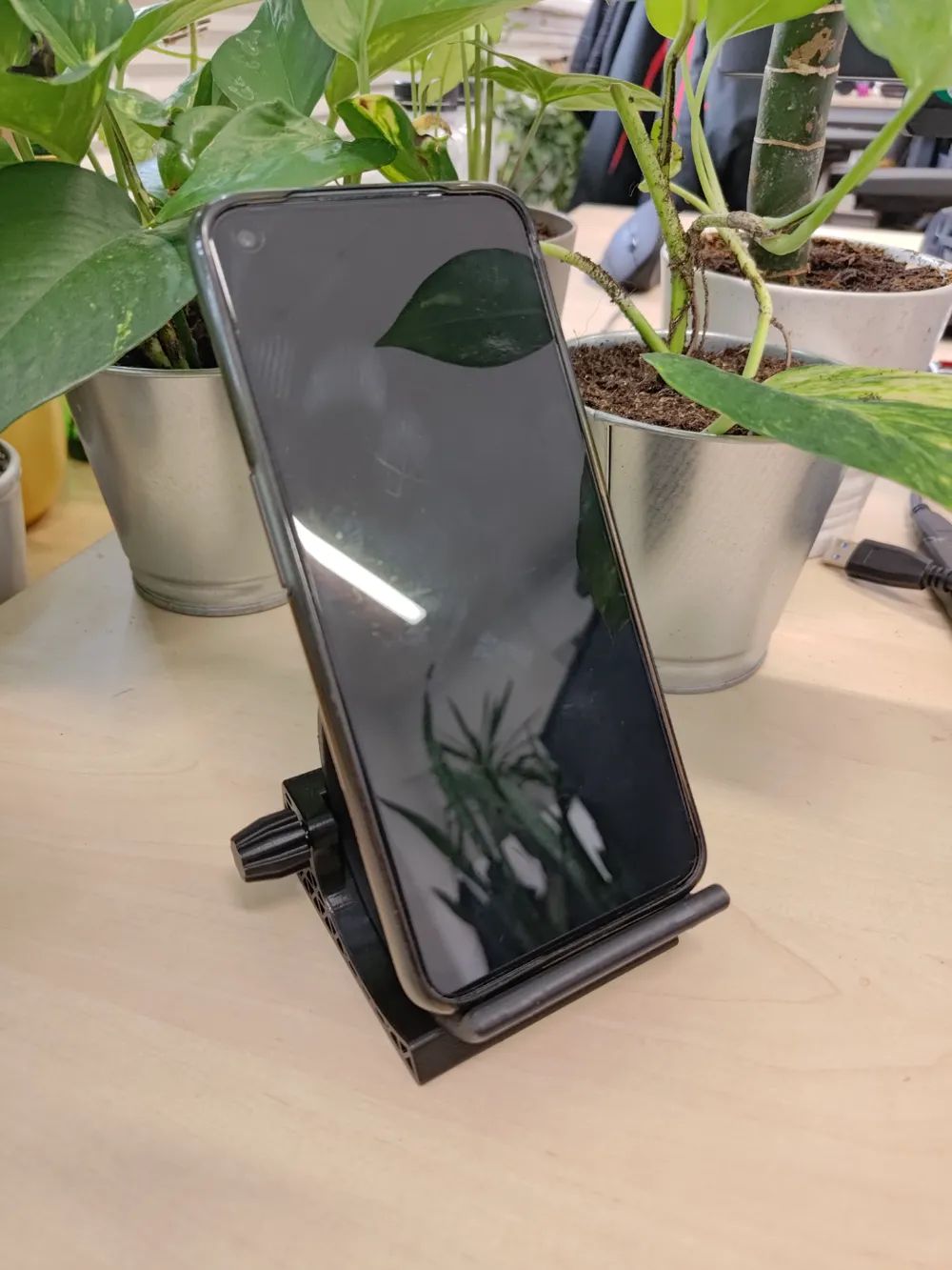 TILT PHONE STAND WITH POSITION LOCKER Remixed by 3DVPrint - MakerWorld