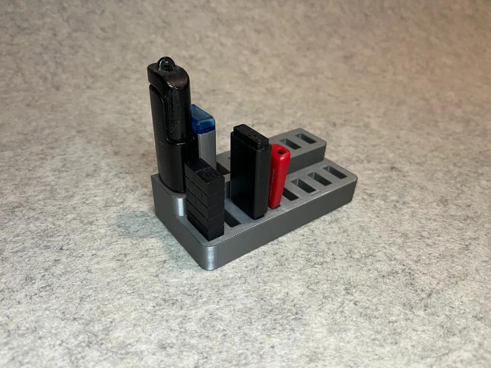 Stand organizer for 16 USB sticks by design3d - MakerWorld
