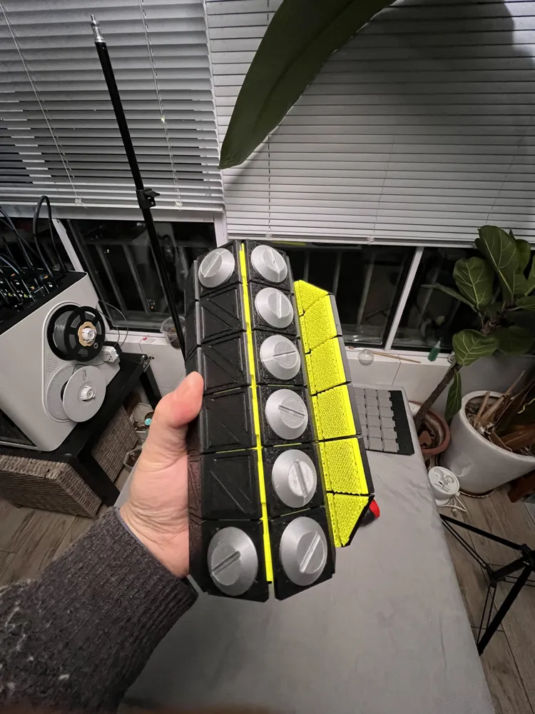 Portable folding shield - Free 3D Print Model - MakerWorld