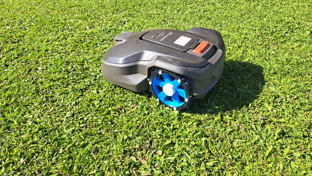 Husqvarna Automower 305 from 2020 by schuler87 MakerWorld: Download ...