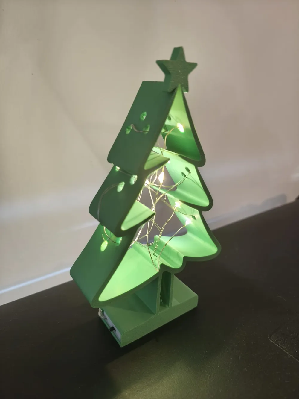 Light-up Christmas tree without supports - Free 3D Print Model - MakerWorld