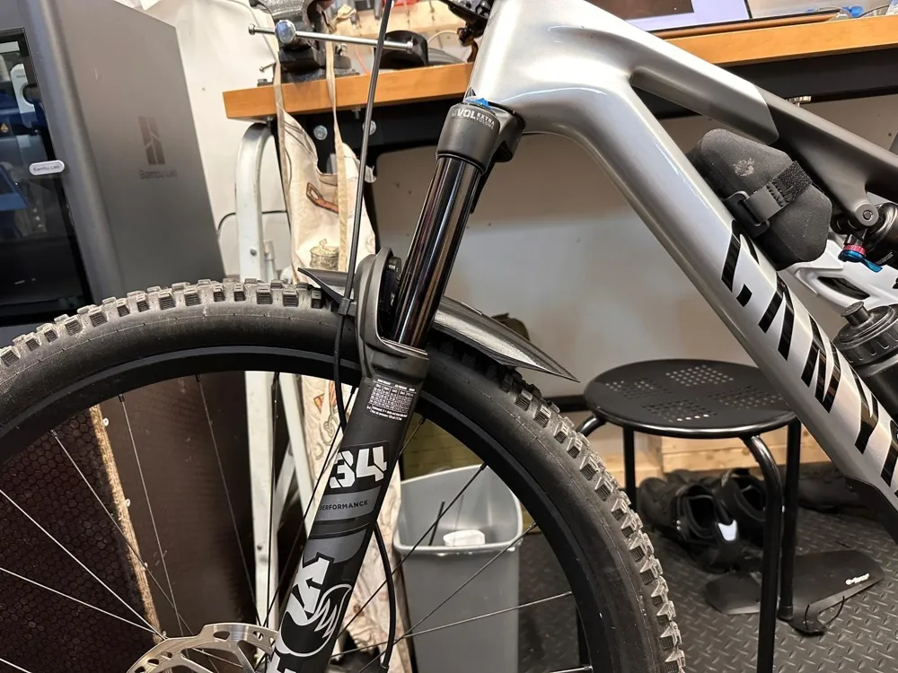 2-part durable and stylish mudguard for FOX 34/36 by Janne - MakerWorld